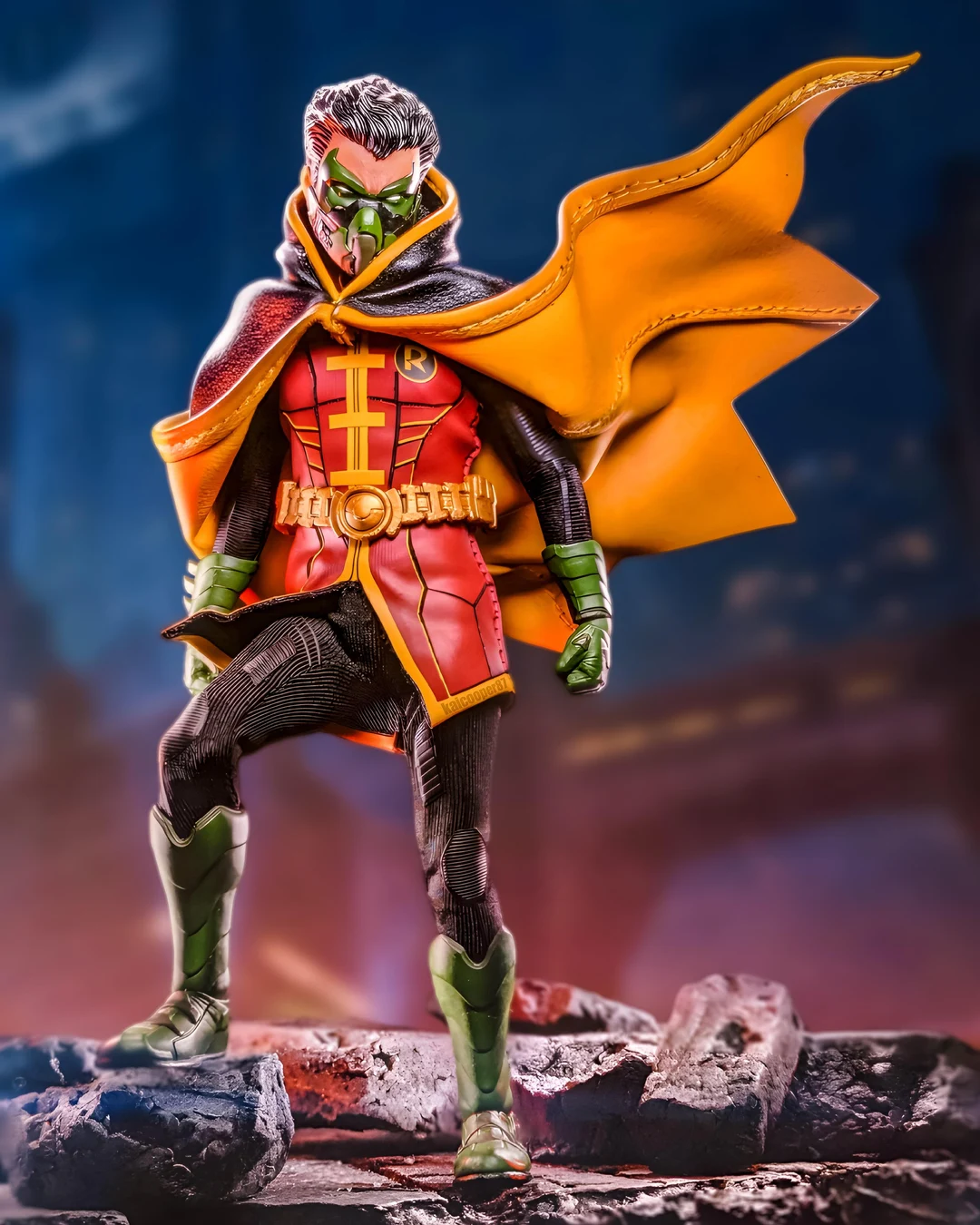 Mezco Robin (My Toy Photography) | Scrolller