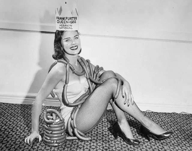 Frankfurter Queen, 1956 | Scrolller