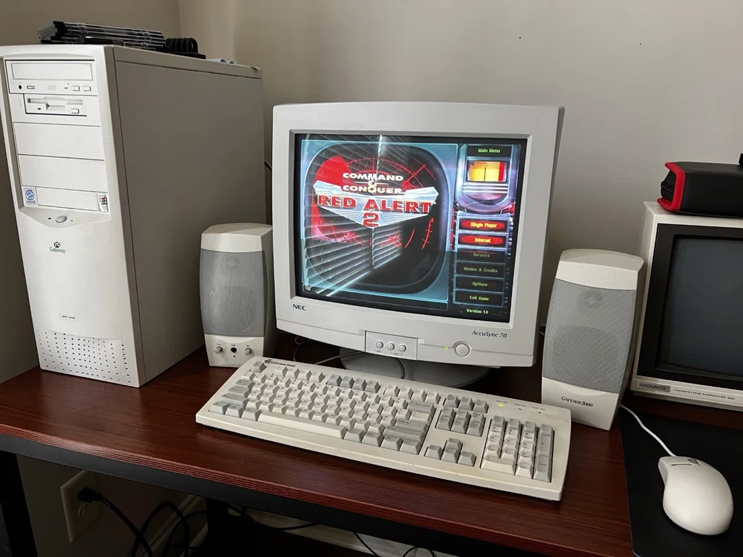 My retro PC setup is complete. Recreating my favorite cozy spot from ...