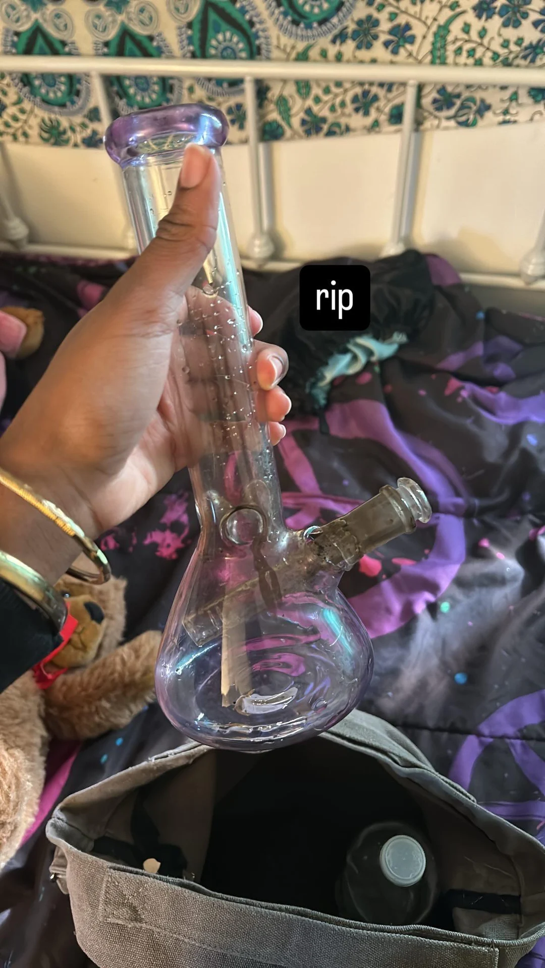 why is breaking your bong so heartbreaking | Scrolller