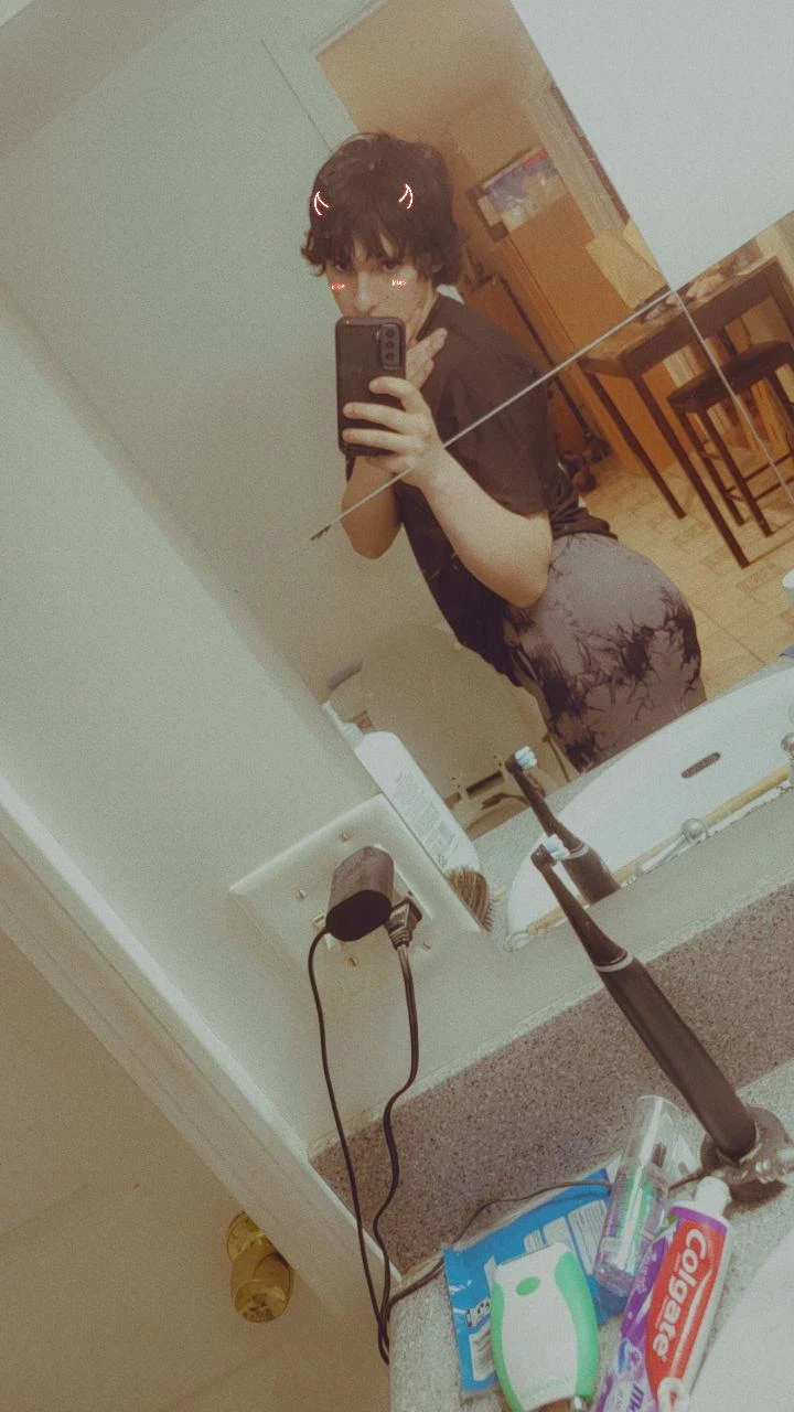 Hai🥰👋 | Scrolller