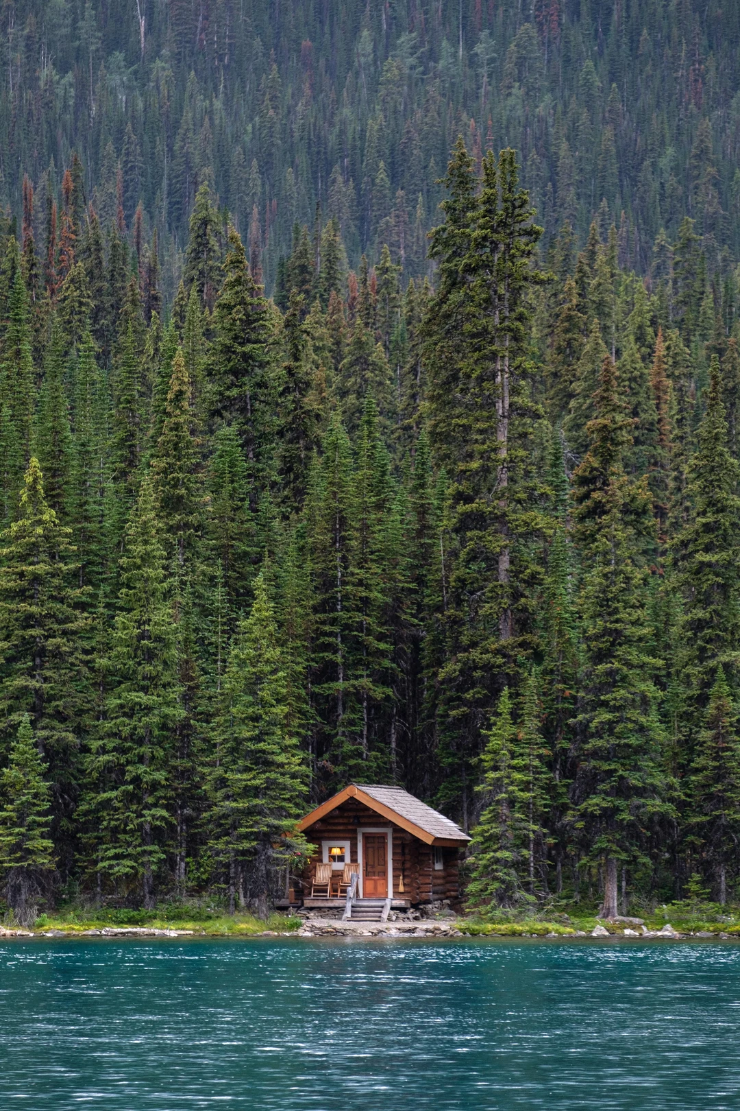One of the cabins on the spectacular Lake O'Hara | Scrolller