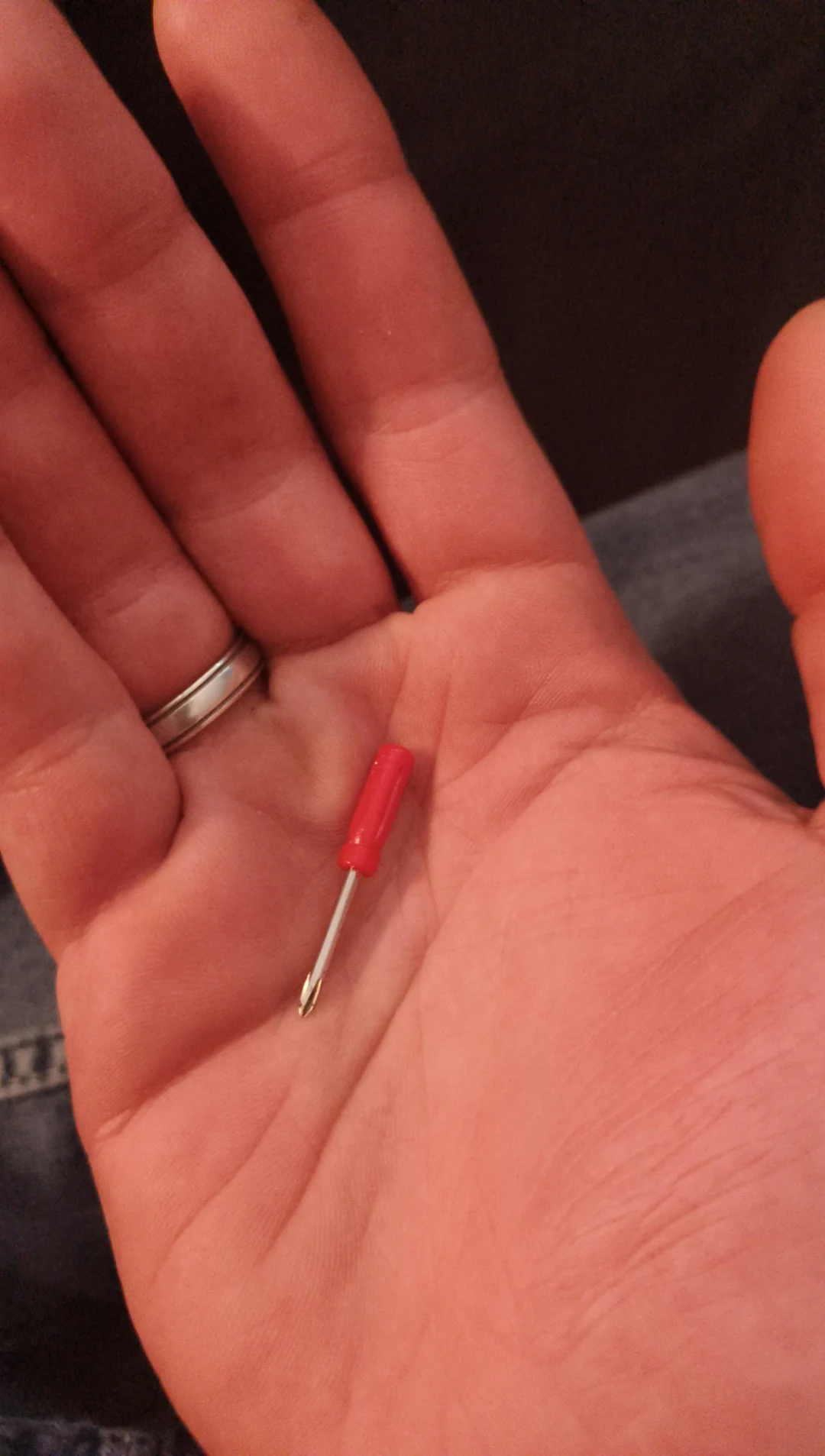 Tiny screwdriver | Scrolller