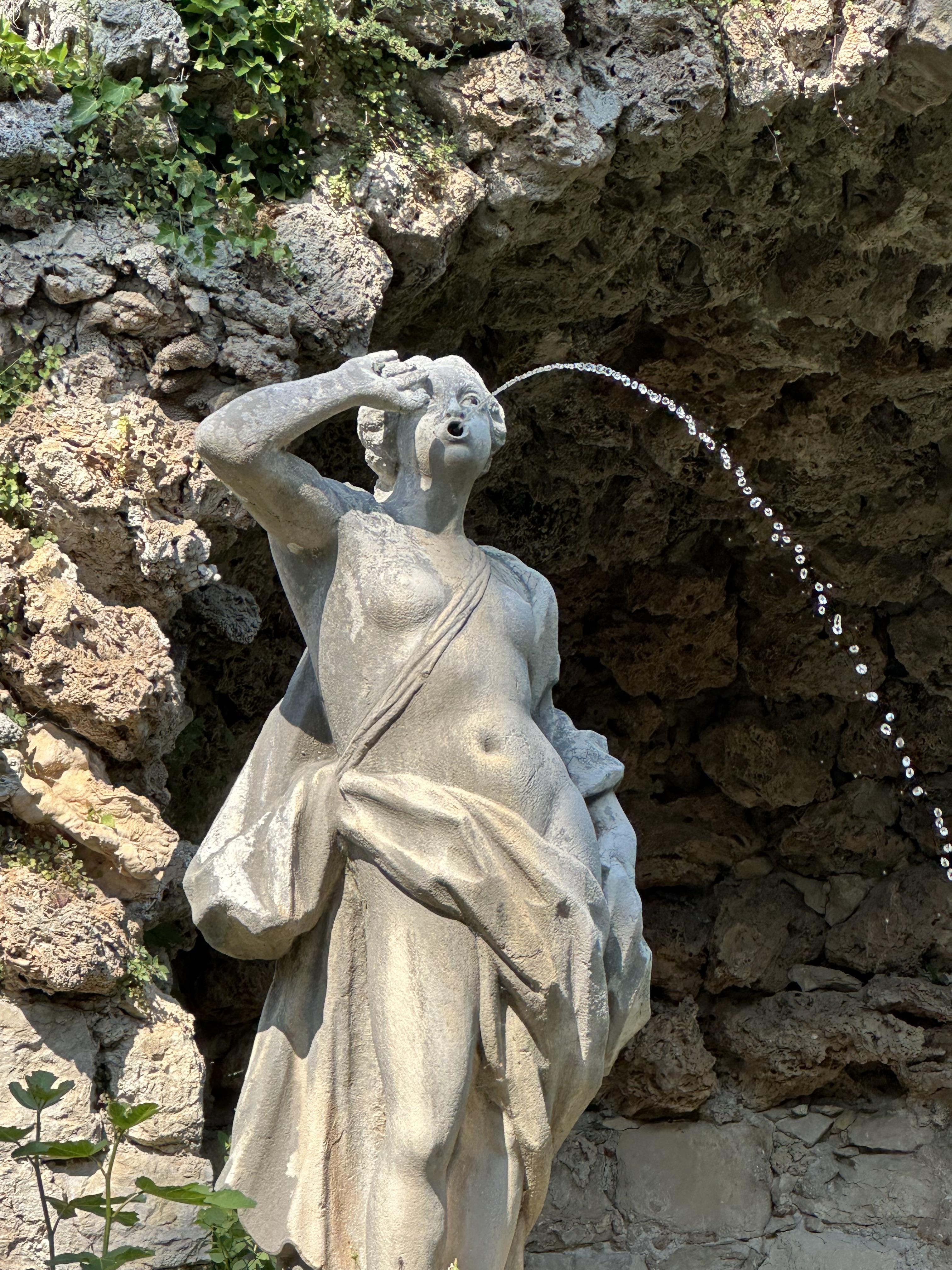 A fountain in Dubrovnik | Scrolller