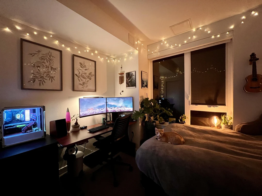 My work and gaming space | Scrolller