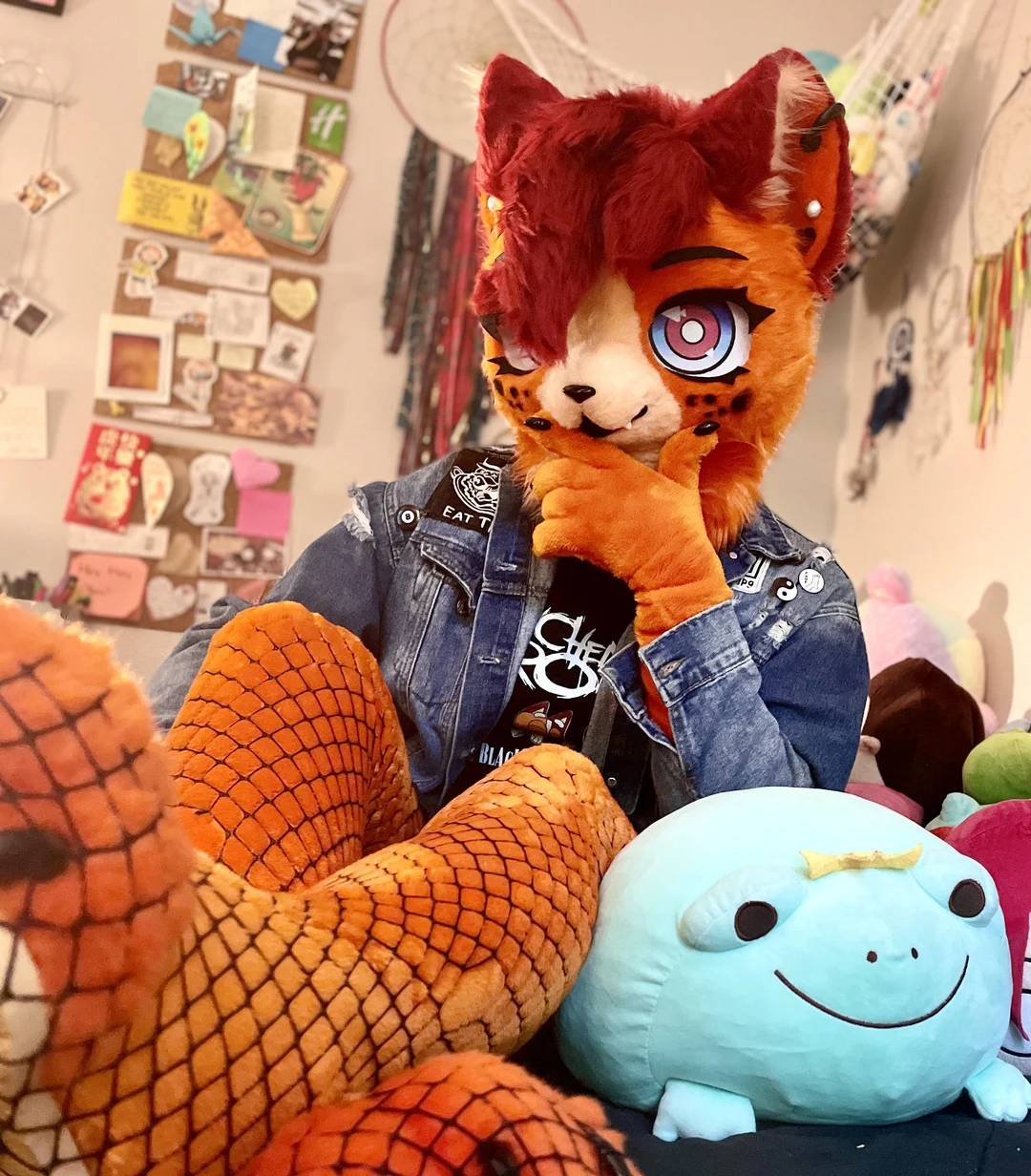 Froggo’s First Fursuit Friday! | Scrolller