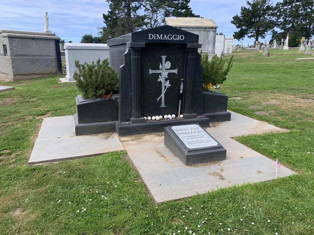 Joe DiMaggio burial site | Scrolller