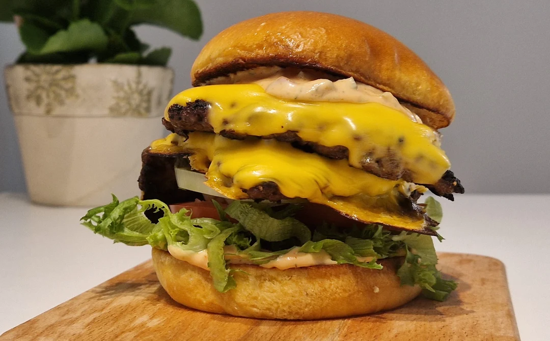 DOUBLE CHEESE SMASH BURGER | Scrolller