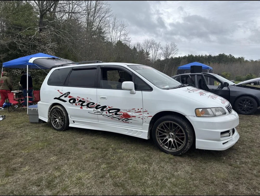 As seen on r/cringepics: Lorena Bobbit minivan, complete with blood splatter | Scrolller