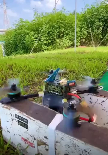 Kind of drone 😁 | Scrolller