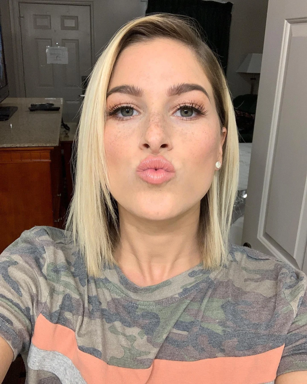 Cassadee Pope | Scrolller