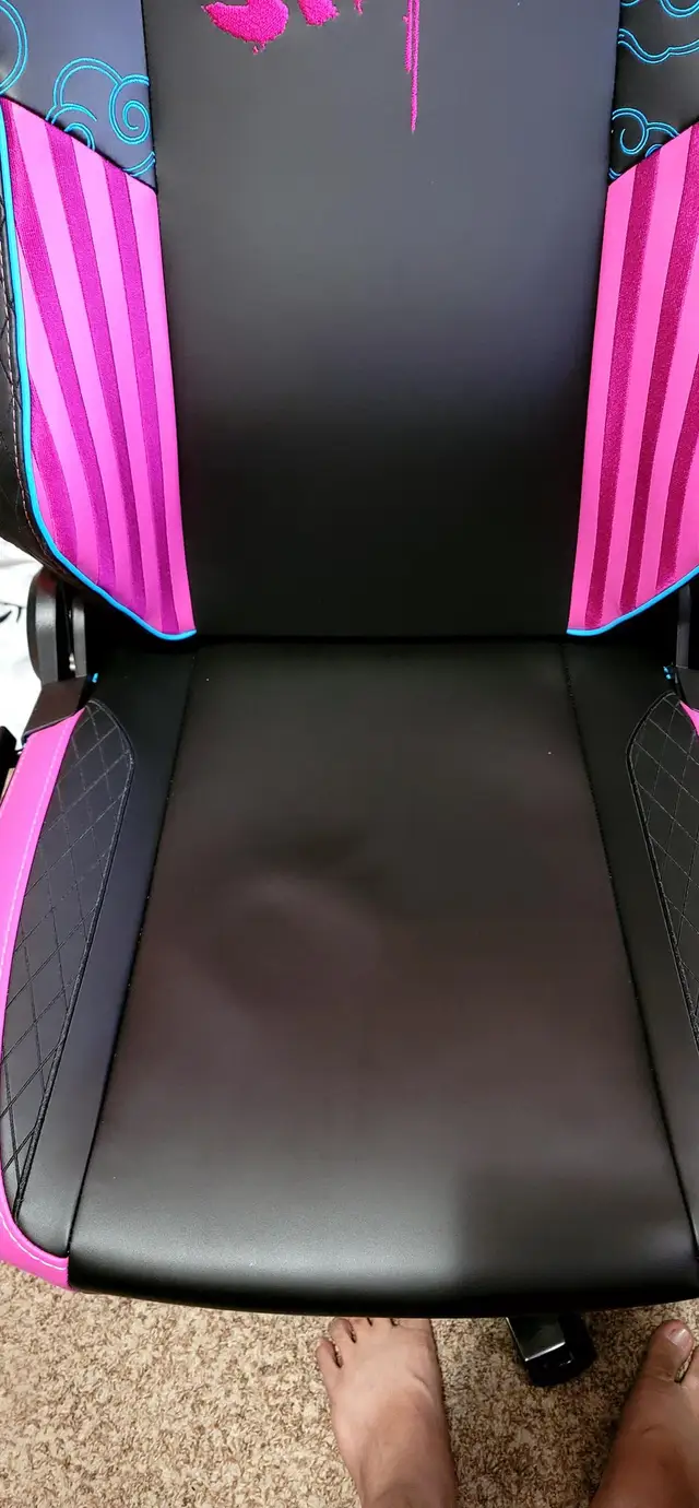 Is my chair defected? Just received it yesterday. | Scrolller