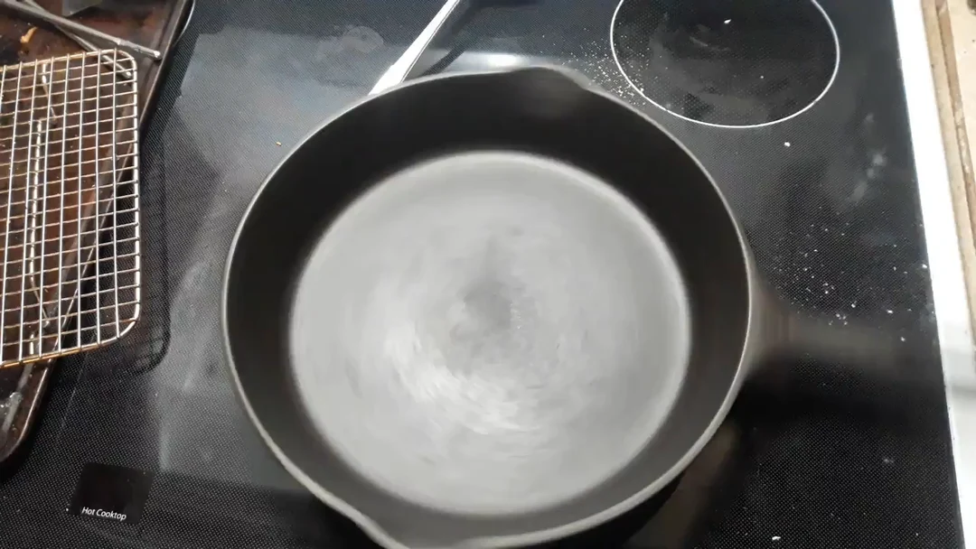 Don't forget to rotate your pan for more even heating. | Scrolller