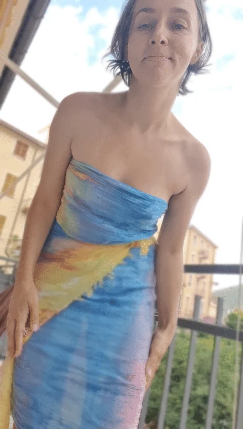 Took of bikini off and made a dress from a scarf | Scrolller