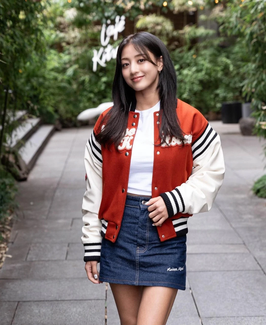 God Jihyo | Scrolller