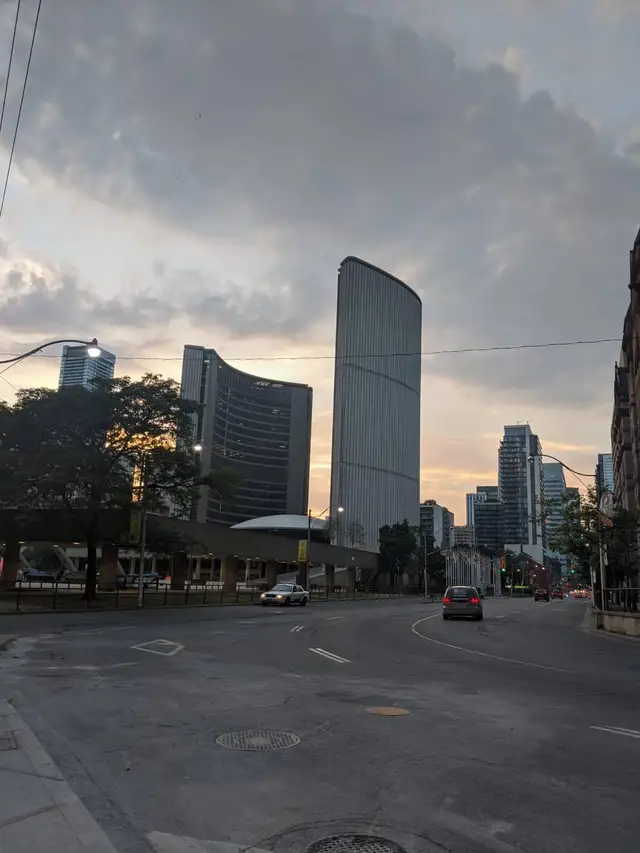 An evening in DT Toronto | Scrolller