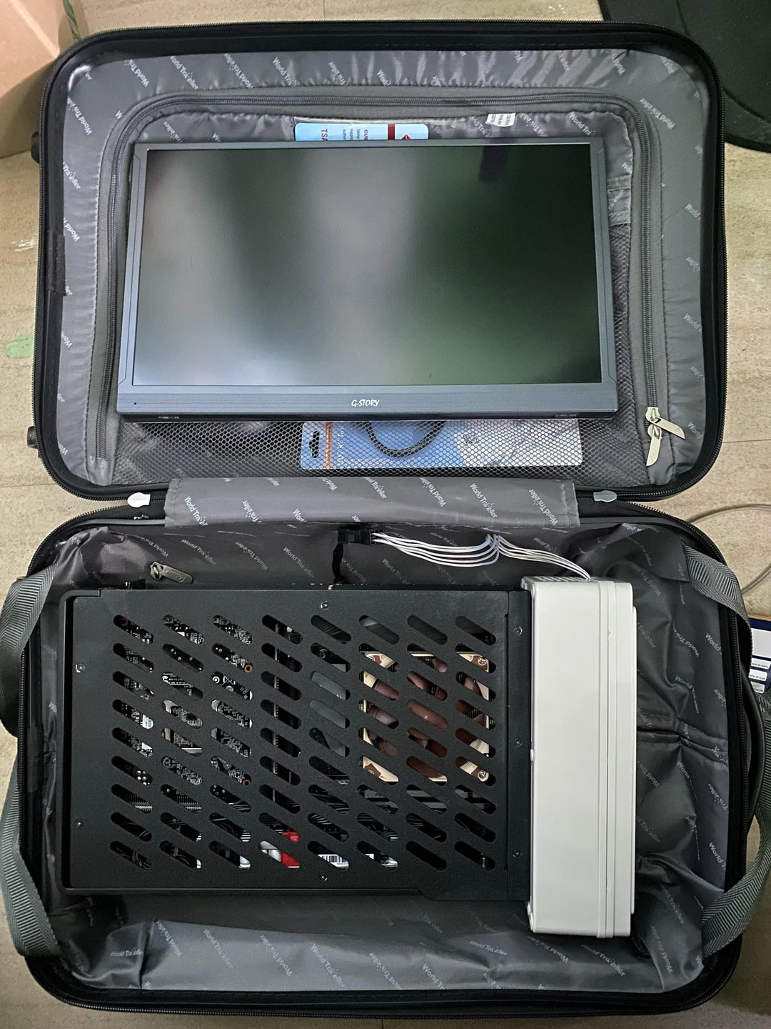 Living in a suitcase | Scrolller