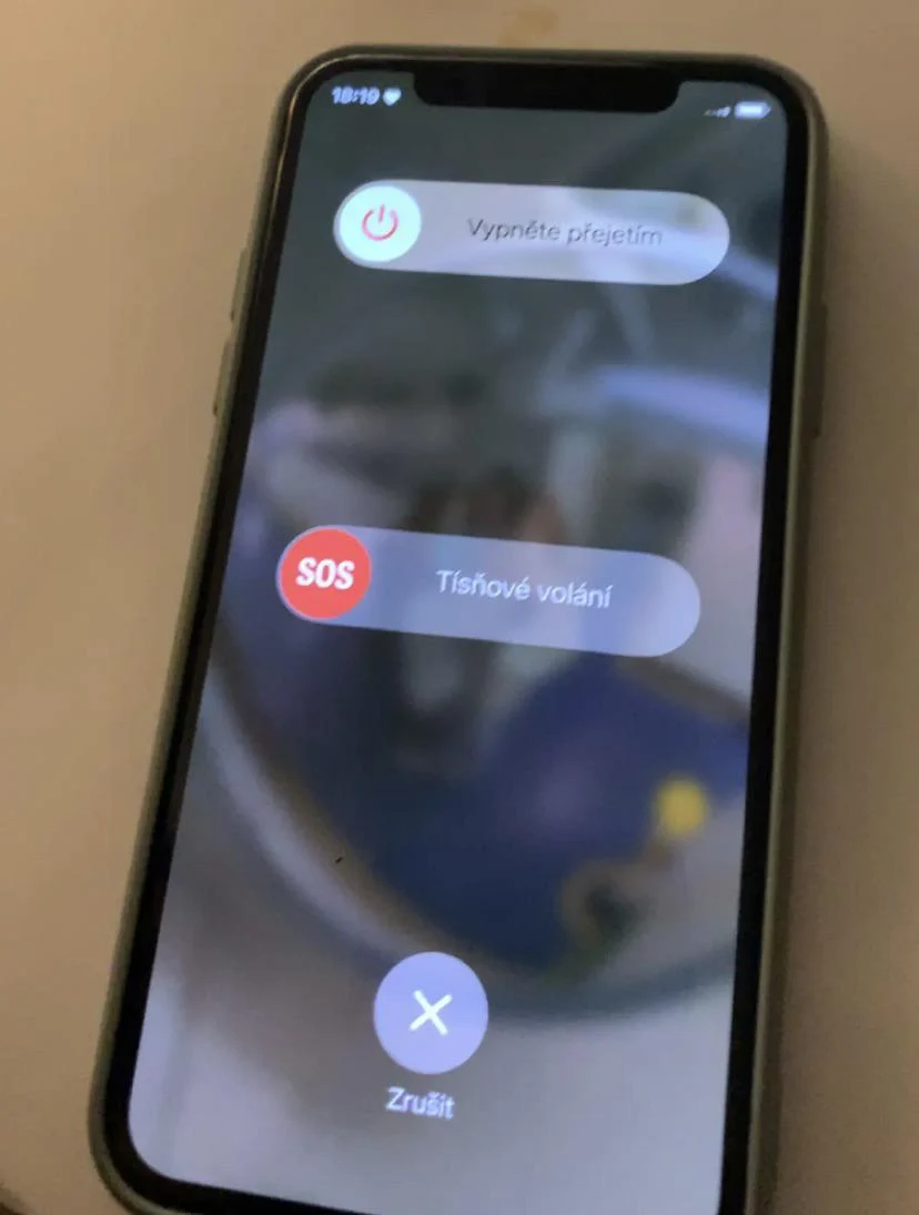 guys help my iphone is stuck at this and both screen and buttons are not working + i dont have a ...