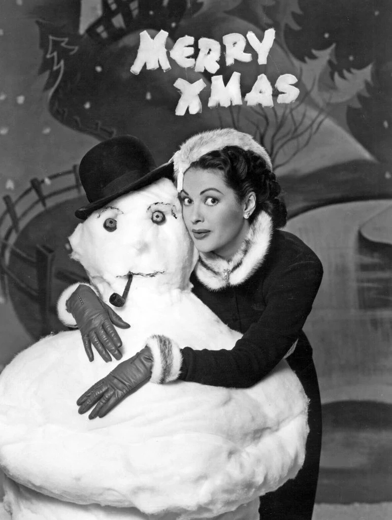 Yvonne De Carlo with a snowman 1940s | Scrolller