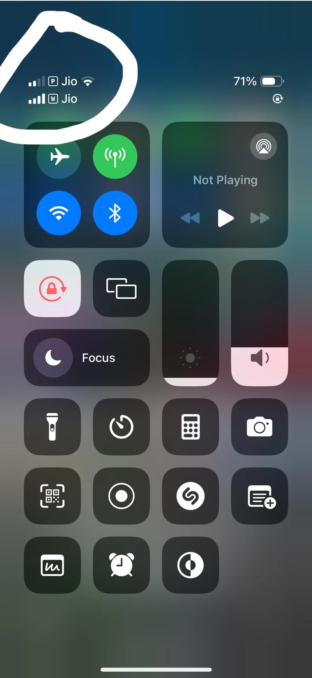 Different network strength from same network provider, iPhone 15 | Scrolller