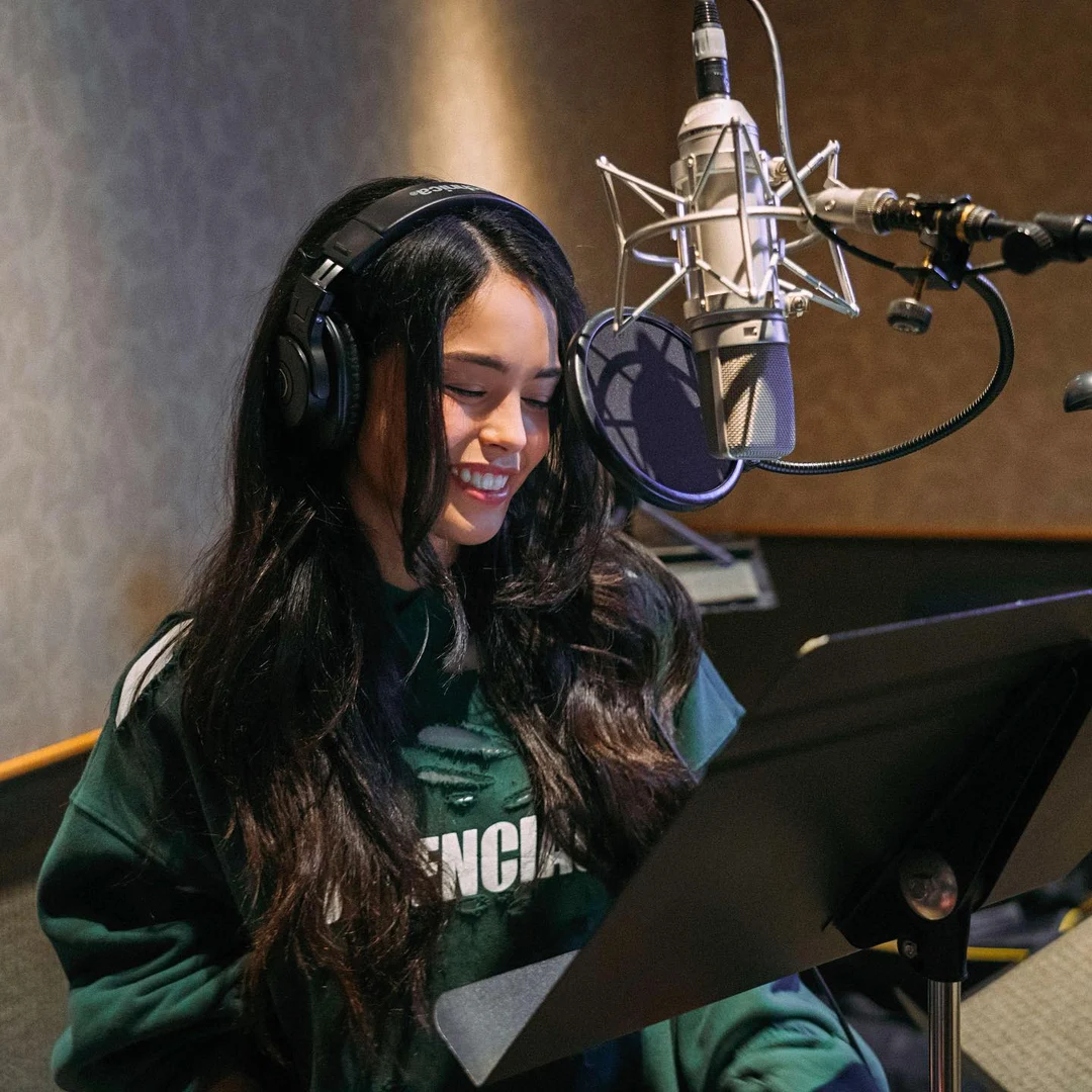 Announced her first VO role | Scrolller