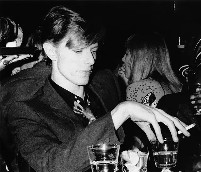 David Bowie at a bar in Los Angeles (1975) | Scrolller