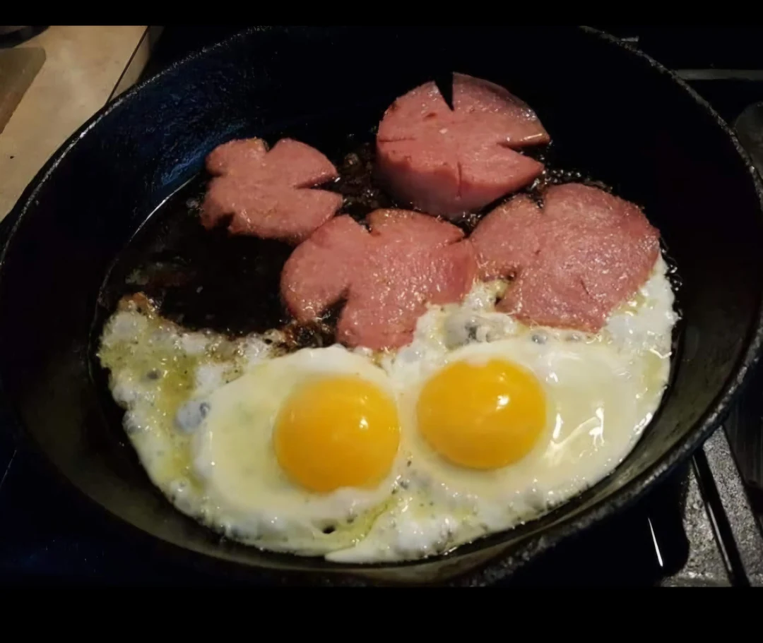 Fried eggs and Taylor ham | Scrolller