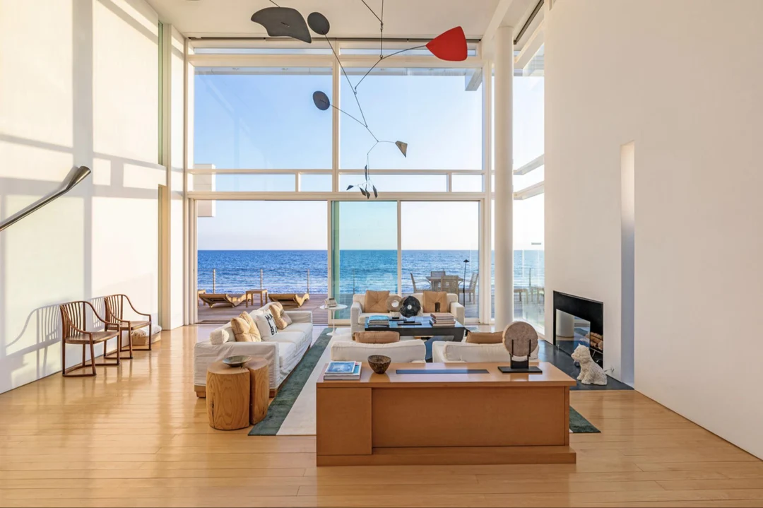 Beach house in Malibu, designed by Richard Meier. [2047 x 1362] | Scrolller
