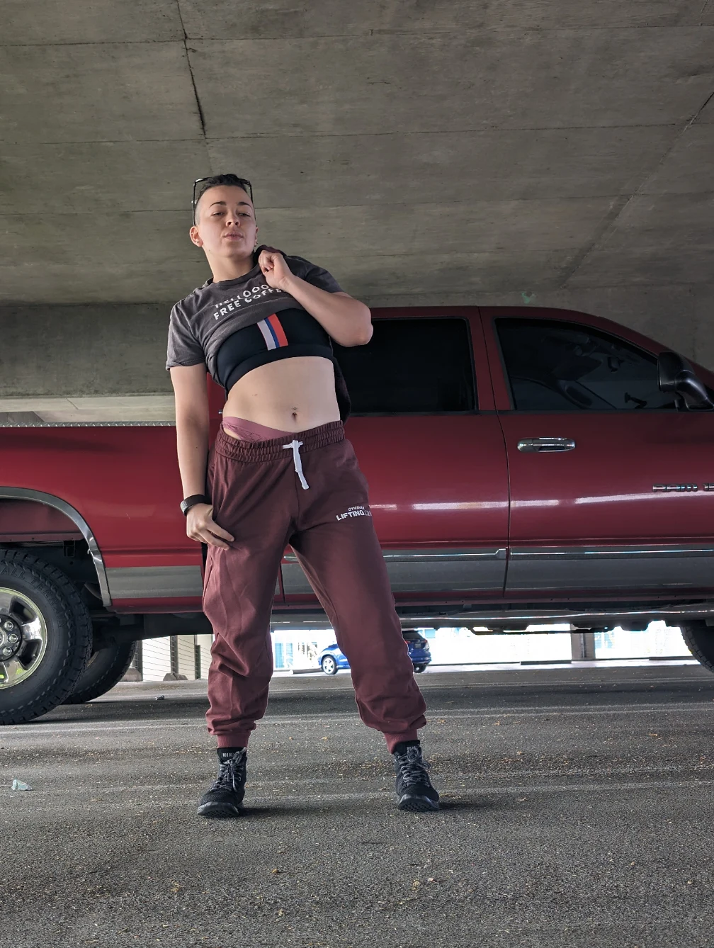 Crop Top Girl w/ Sexy Truck | Scrolller