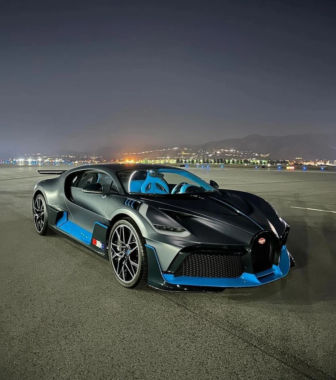 Bugatti Divo 🖤💙🖤 | Scrolller