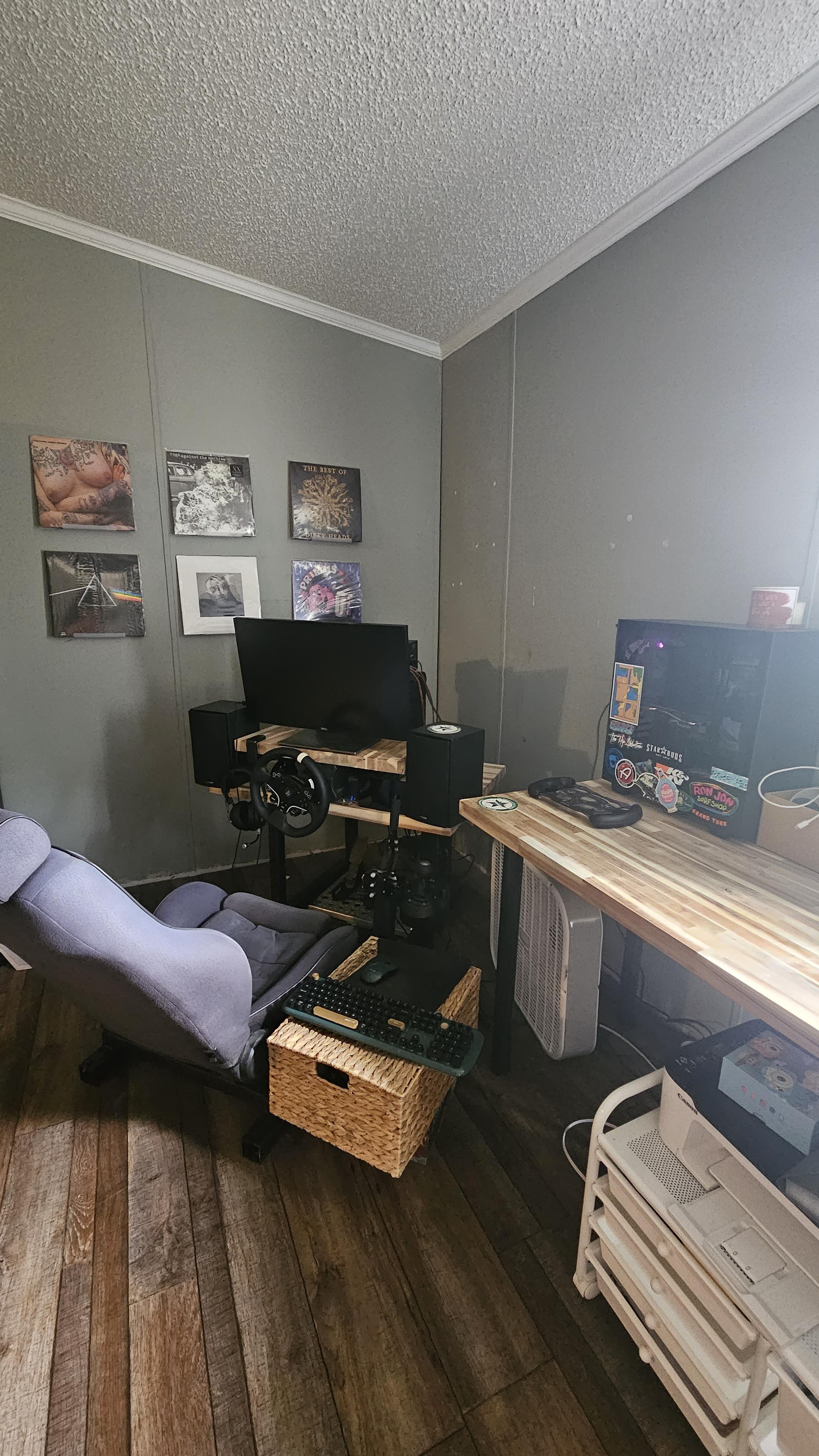 Modest Setup | Scrolller