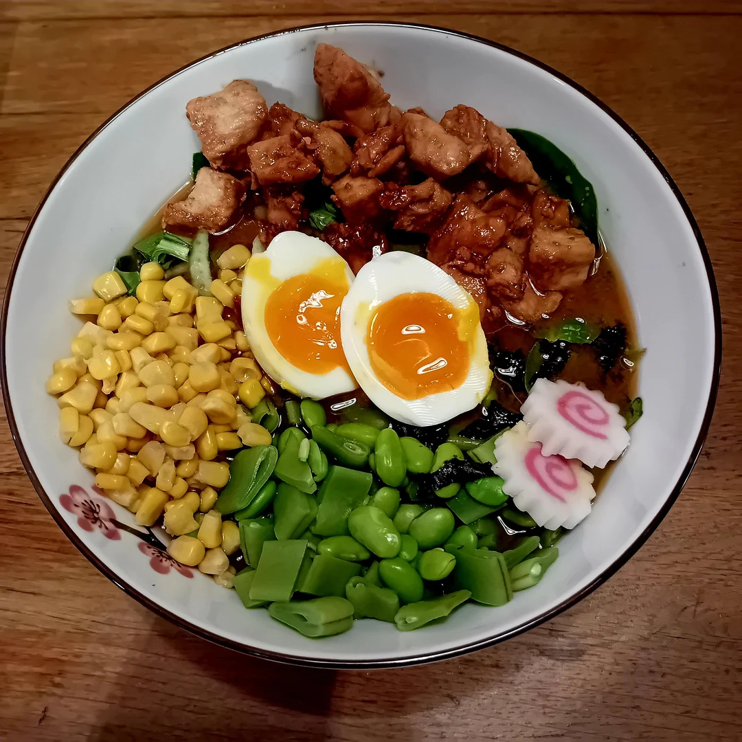 Mixed miso ramen with chicken | Scrolller