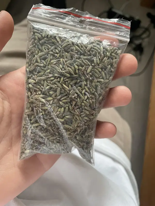 Is this lavendel save to smoke in a joint with tabacco and weed? | Scrolller