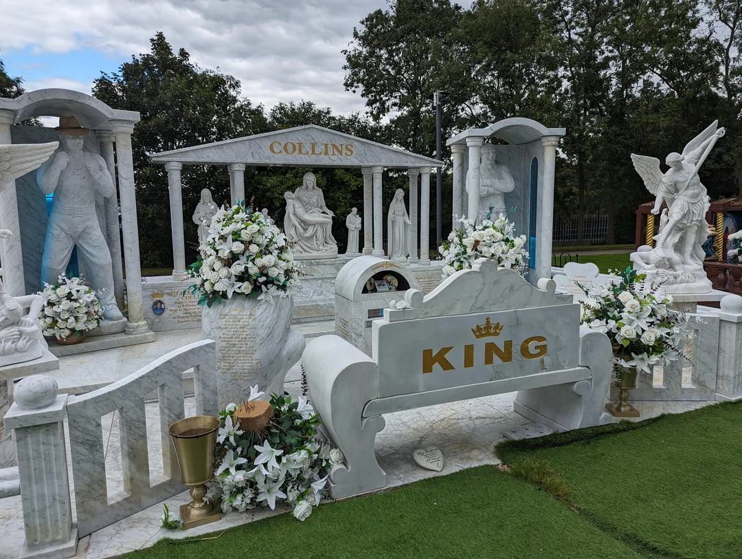 A very expensive memorial | Scrolller