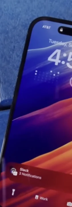 What widget has the dots on the lock screen? | Scrolller