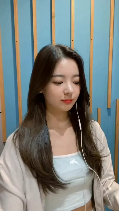 220730 ITZY TikTok Update - Itzy's Lia cover of Nayeon's "LOVE COUNTDOWN" | Scrolller
