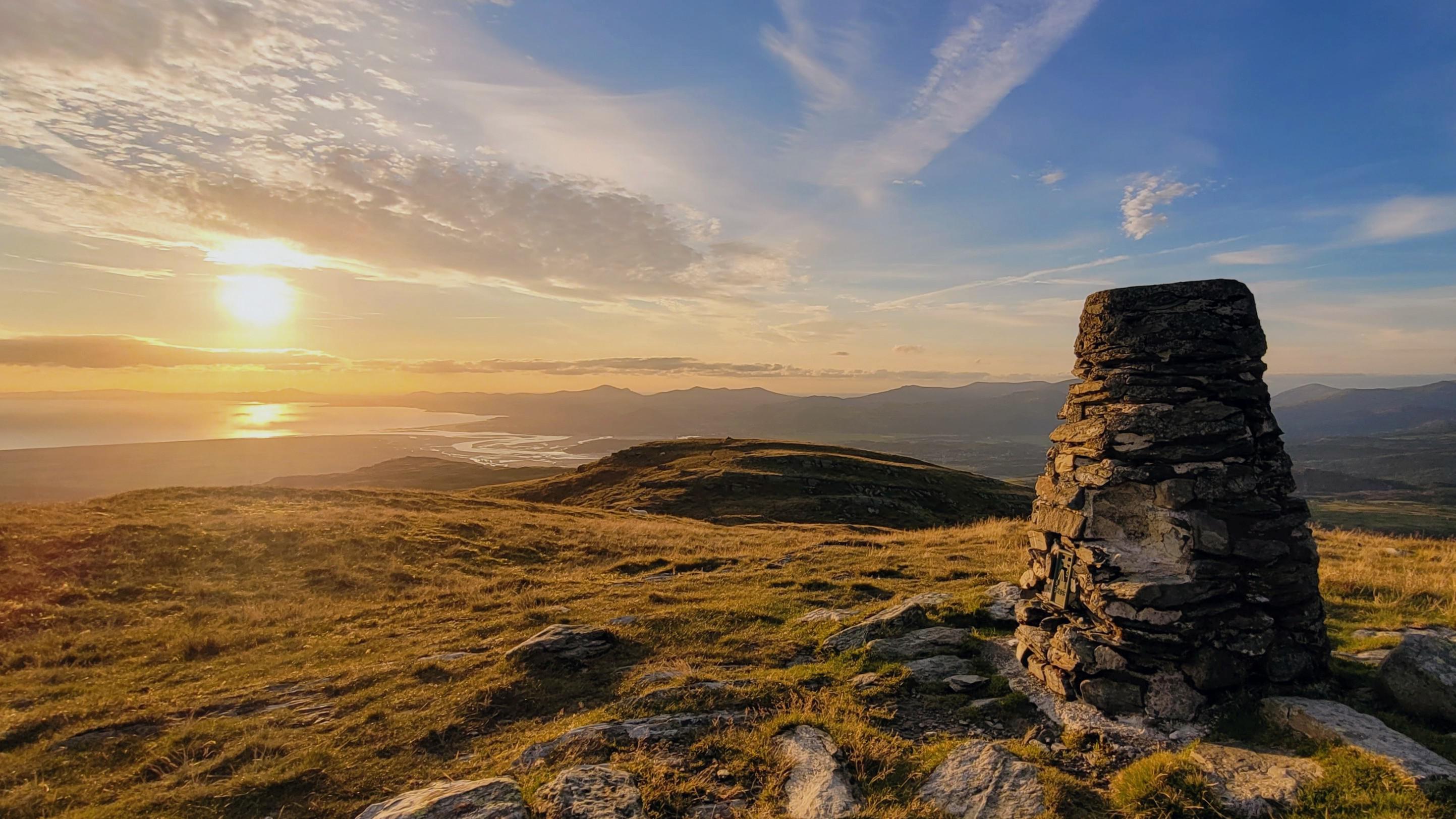 Moel Ysgyfarnogod Wales Scrolller