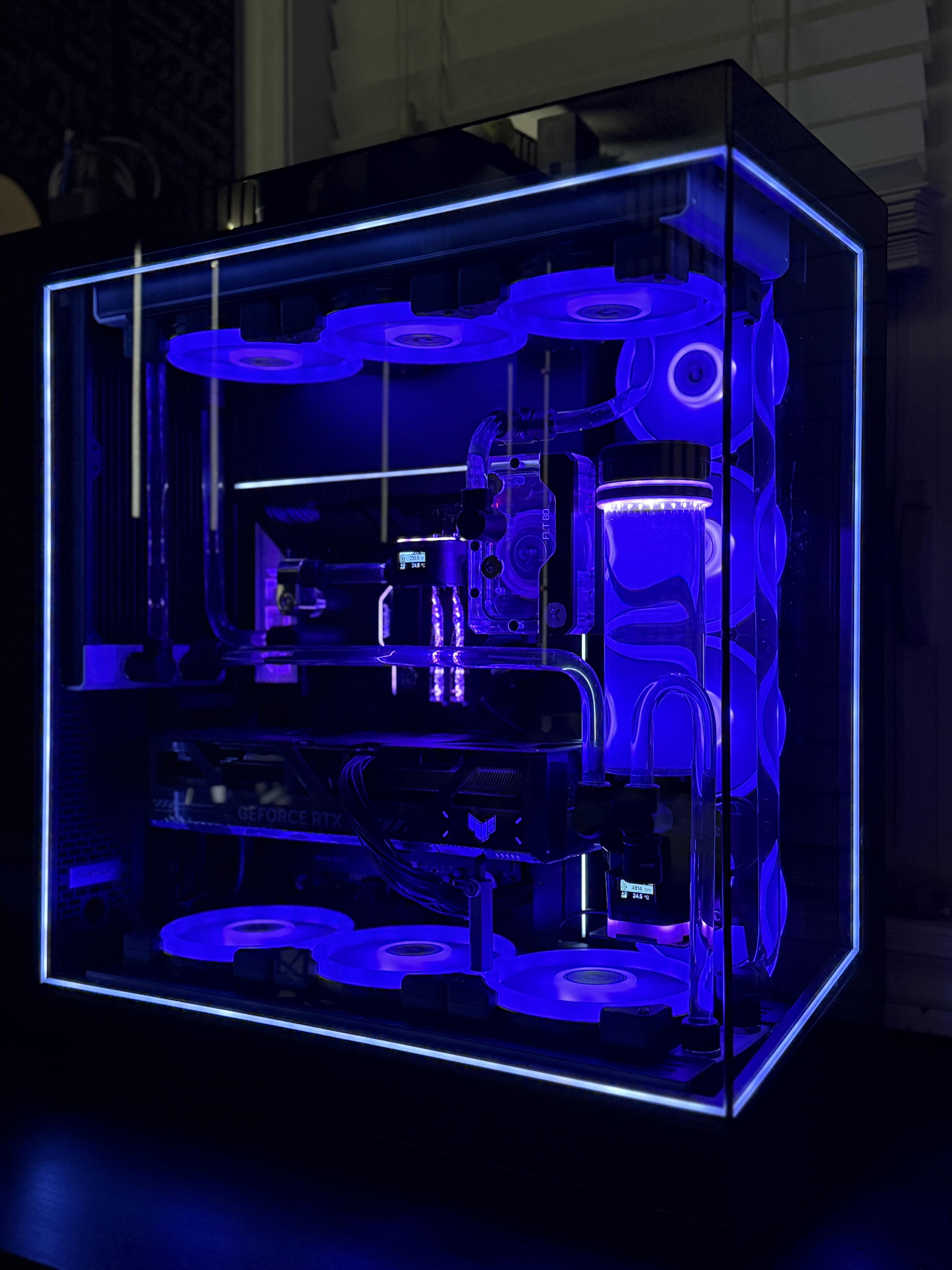 Phanteks NV9 Custom Loop With RTX 5090 & 9950X3D ! | Scrolller