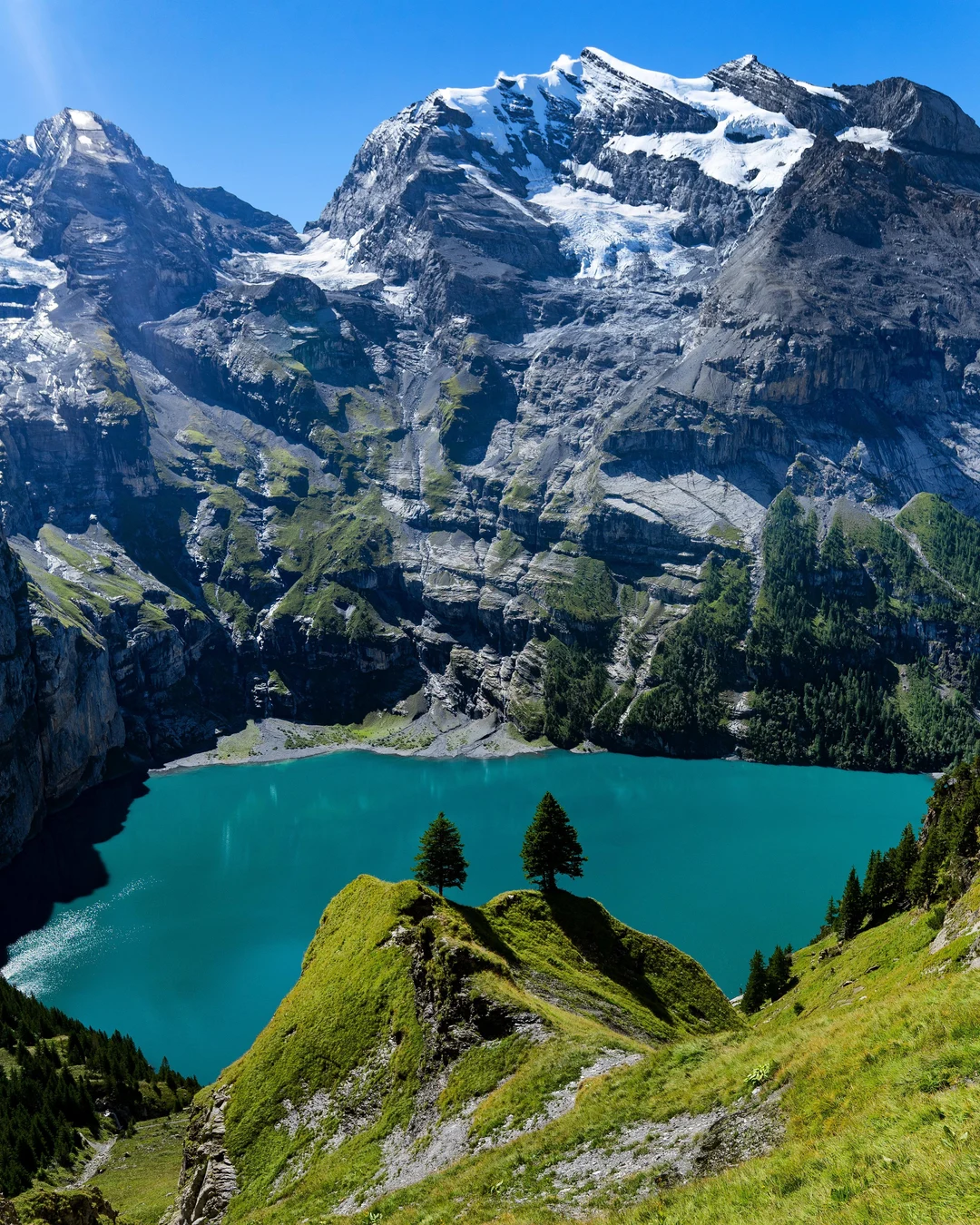 Oeschinensee lake, Swiss Alps [OC] [3272x4096] | Scrolller