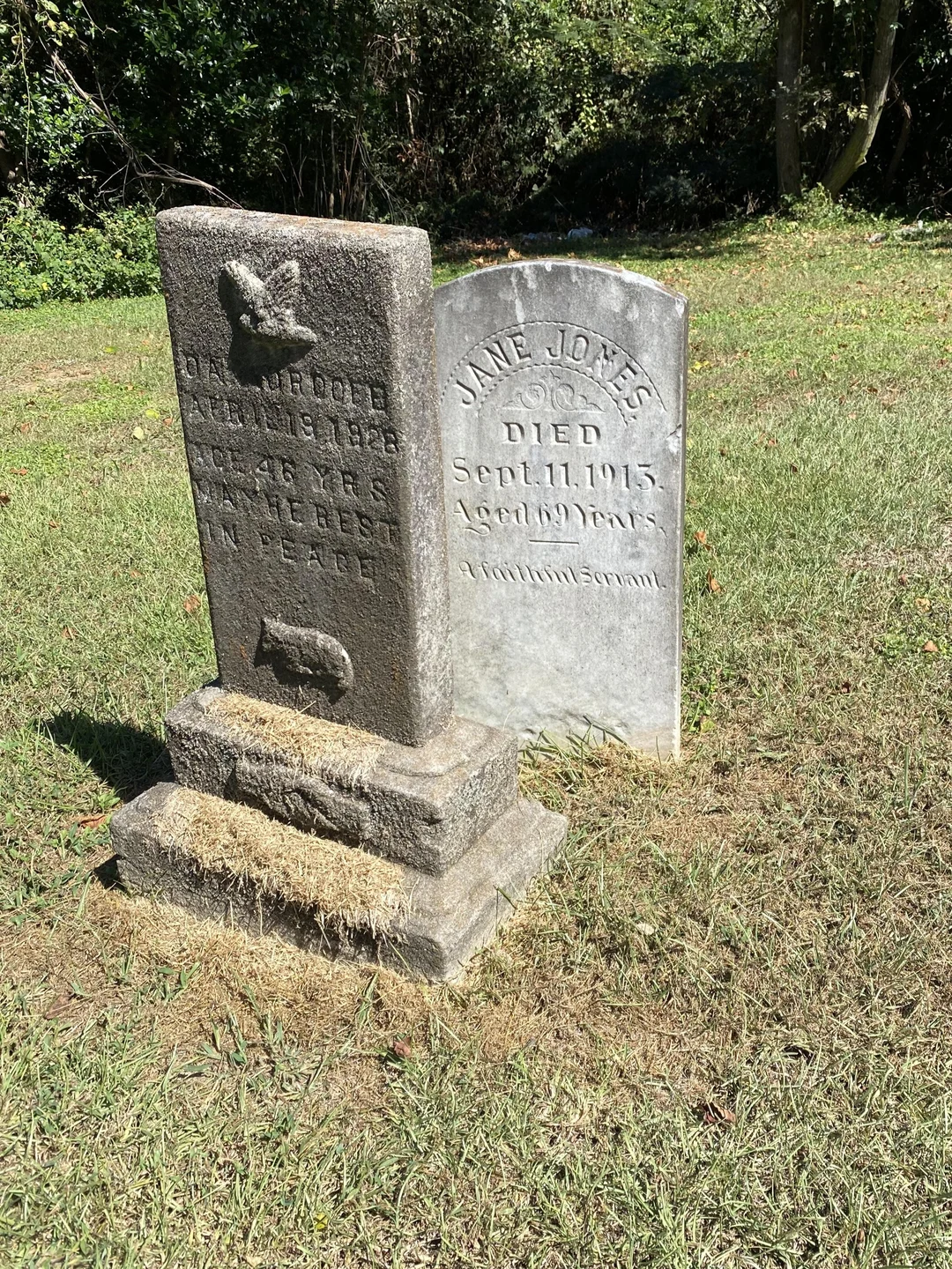 Um who is buried here exactly? | Scrolller