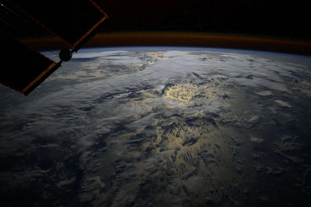 [8256x5504] The moonlit Pacific Ocean as seen from the ISS. | Scrolller