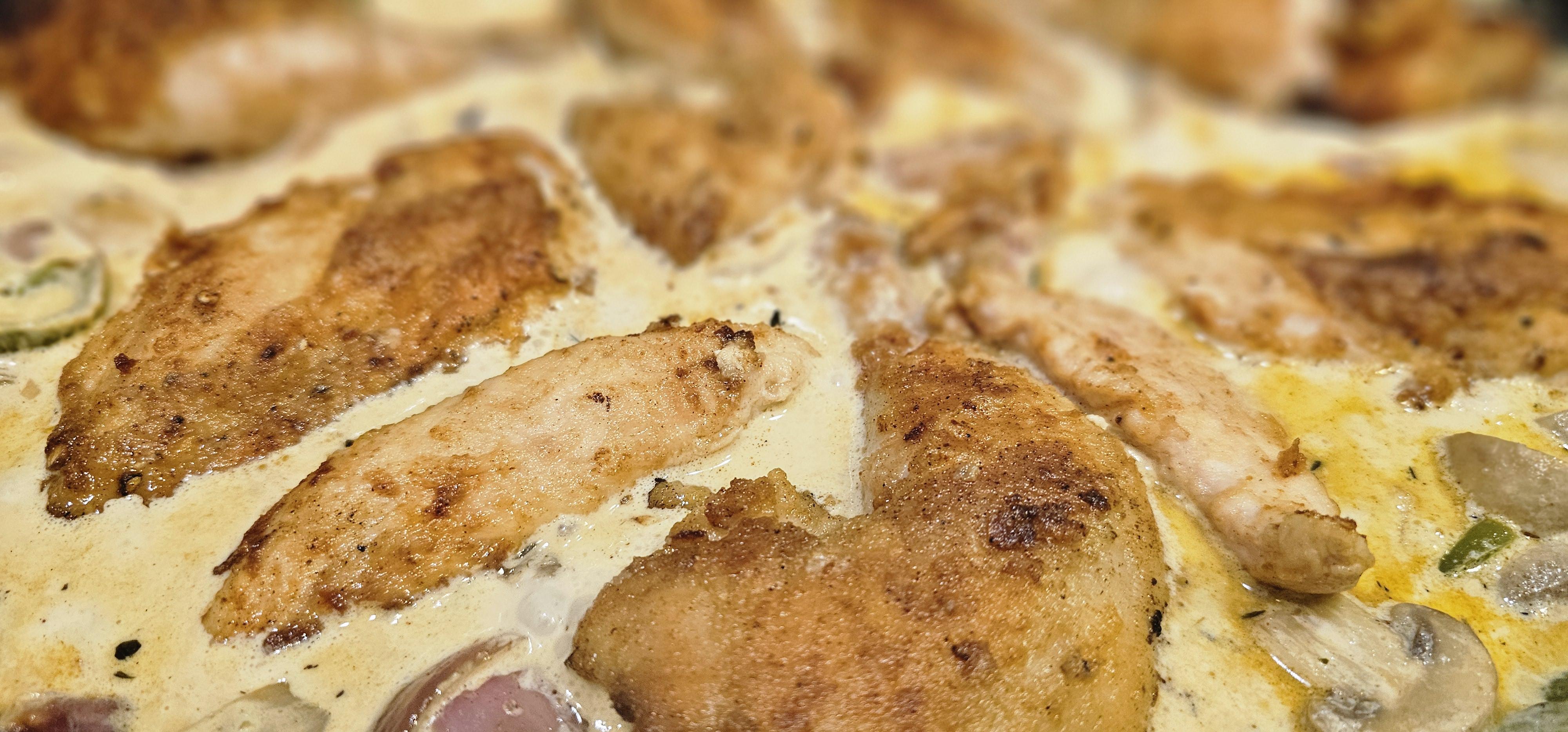 [Homemade] Chicken, Mushroom in creamy rosemary sauce | Scrolller