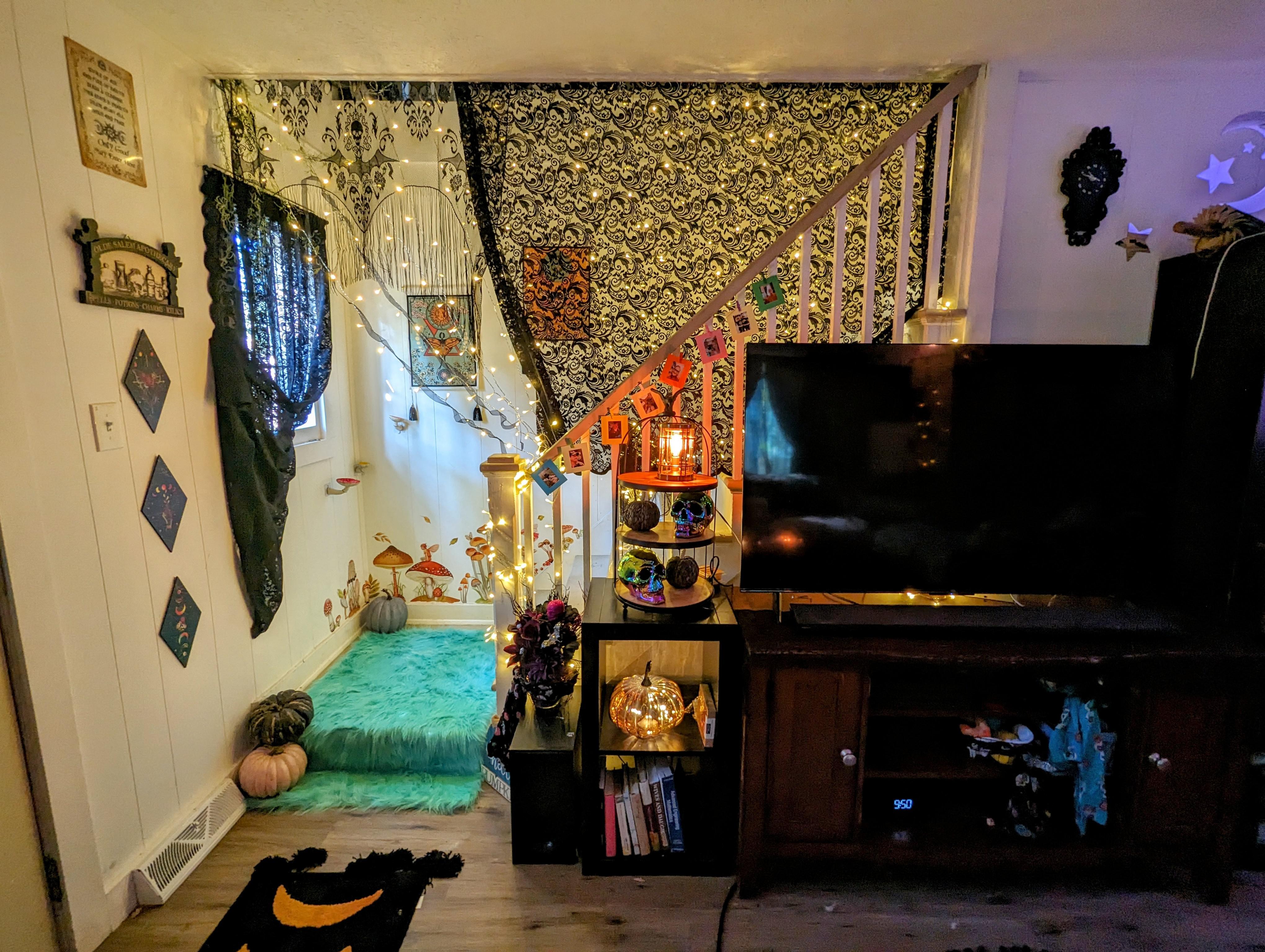 Gothic Dorm Room Chic | Scrolller