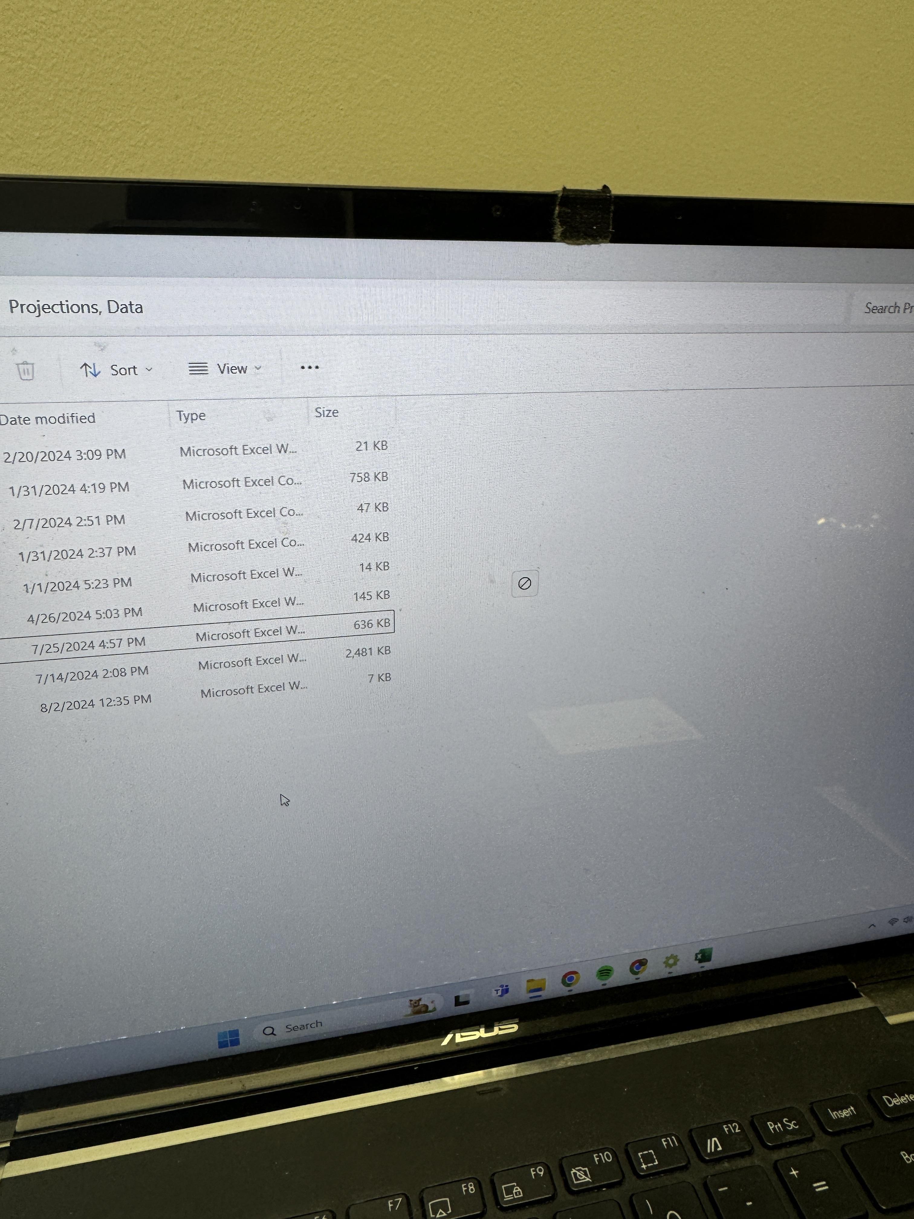 An icon from file explorer is permanently on my screen | Scrolller