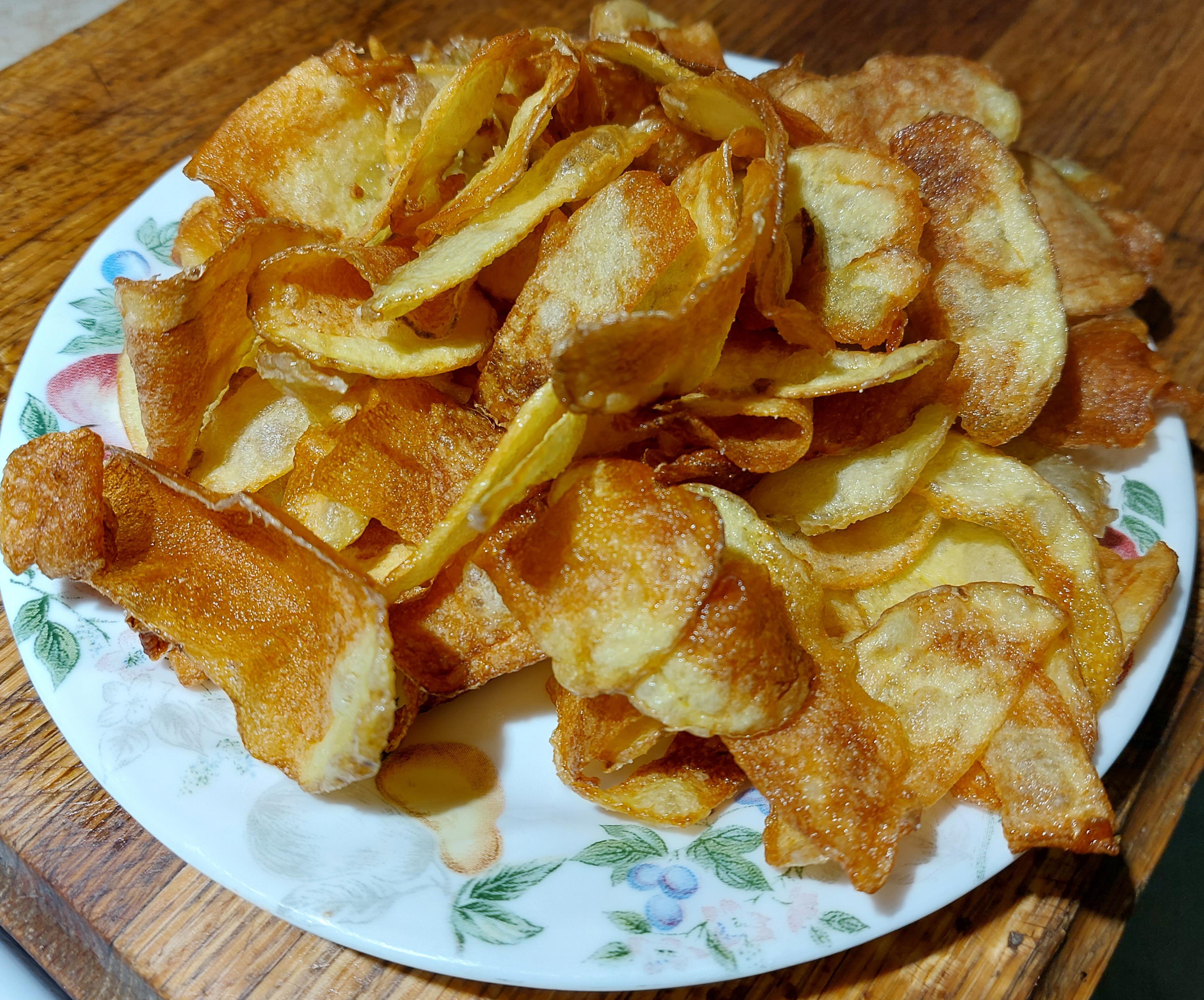 [homemade] potato chips | Scrolller