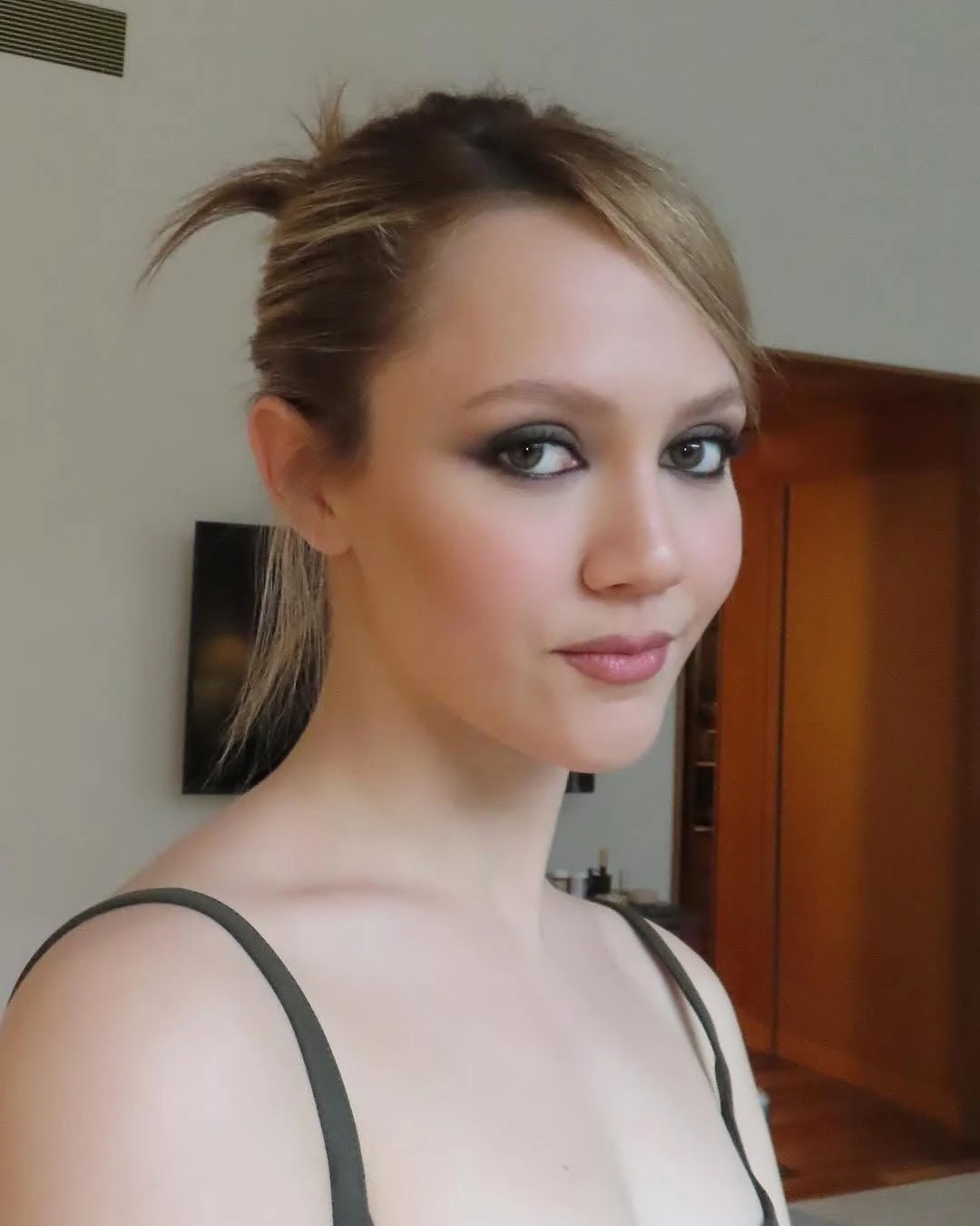 Iris Apatow | Scrolller