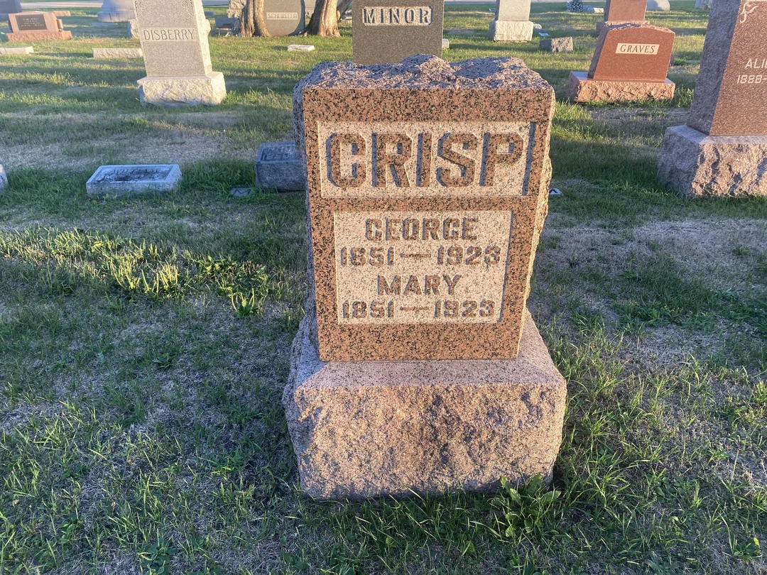 Symmetrical. Linwood, CR, IA | Scrolller