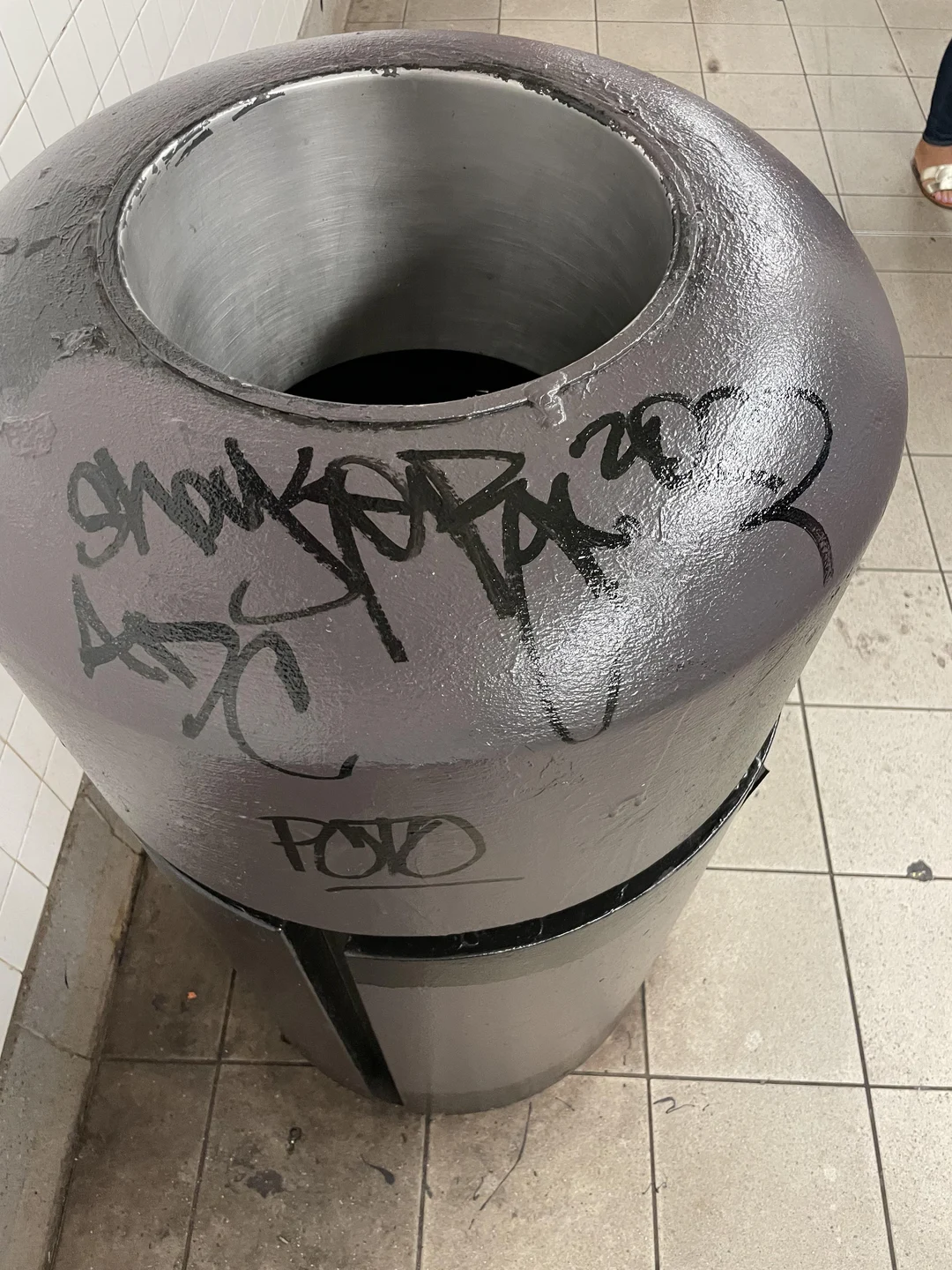 Garbage can in Lafayette | Scrolller
