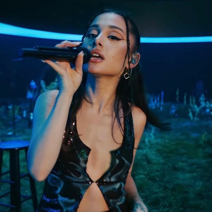 Ariana from the positions live performance | Scrolller