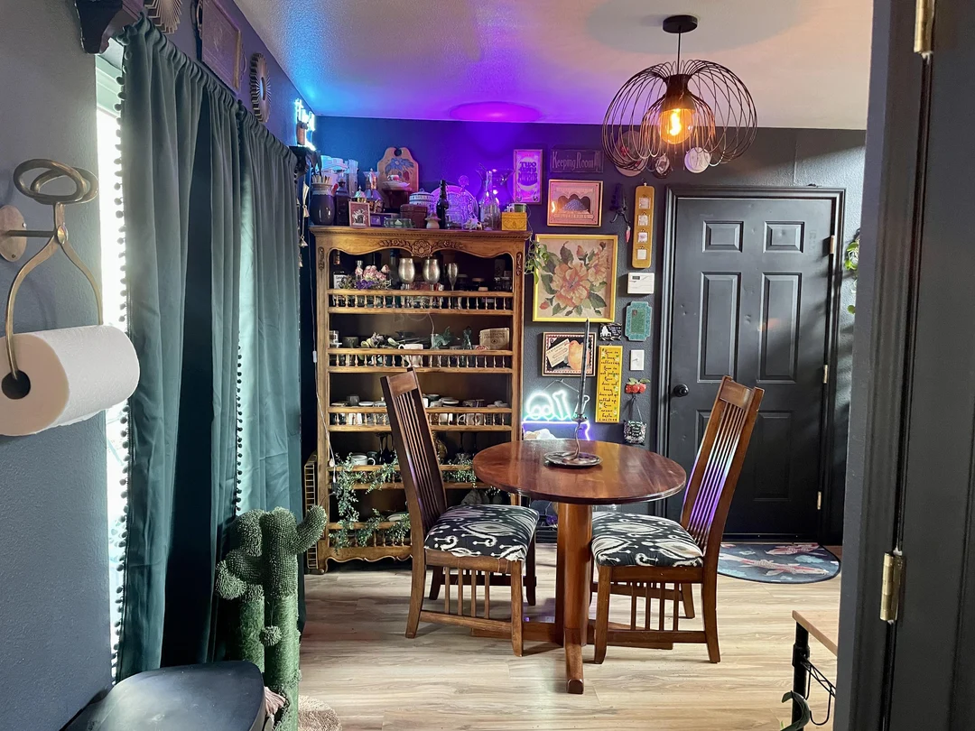 My cozy little dining corner | Scrolller